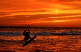 Kitesurfing Sunset Beach Santa Ana California USA