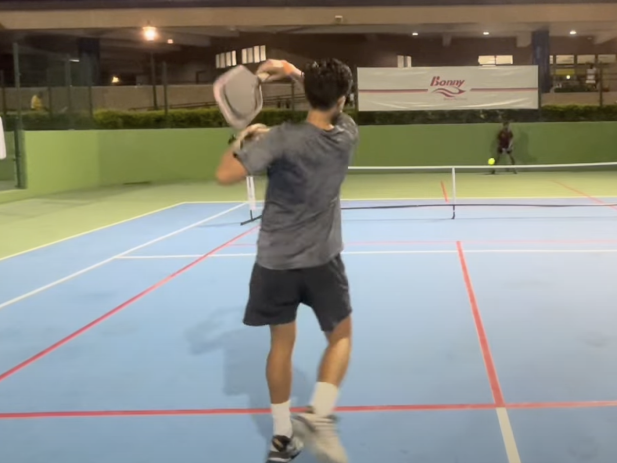 Choosing the Best Padel Rackets for Your Playing Style: A Complete Guide